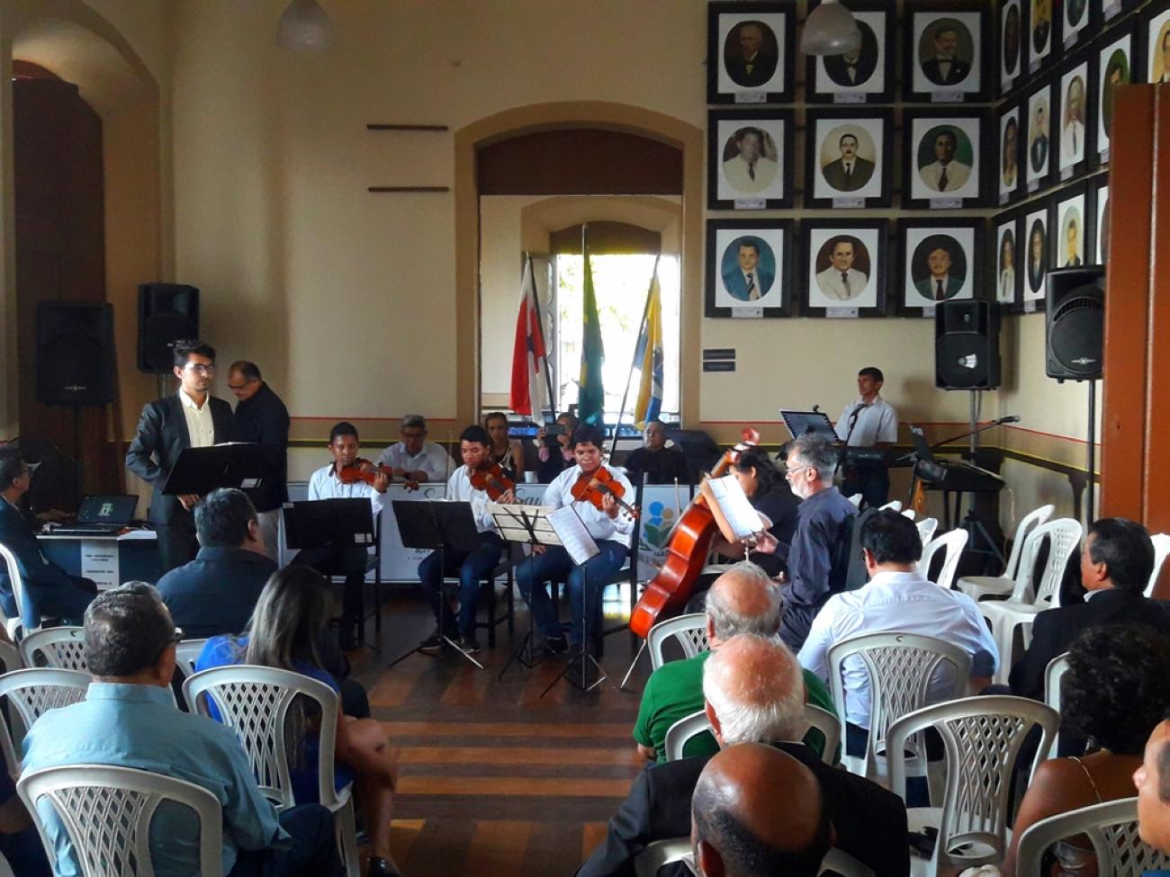 Sessão da Saudade em memória ao artista Ray Brito reúne amigos e ...